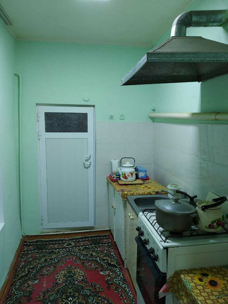 Эски шахар марказида ҳовли сотилади.