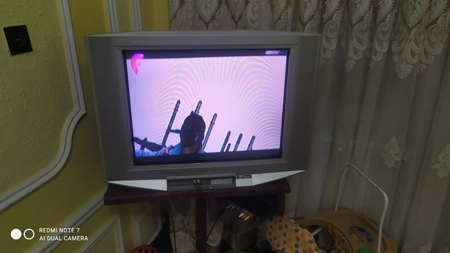 Lg vega 72 li tv sotiladi