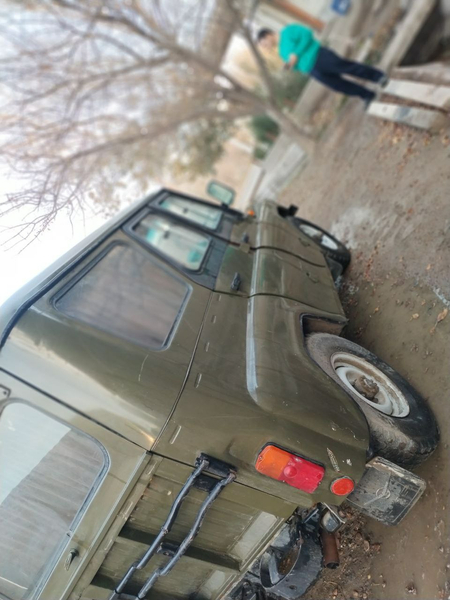 Uvaz tachkasi  bilan sotiladi