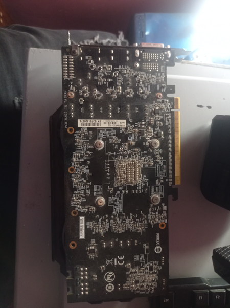 R9 380 video karta igravoy