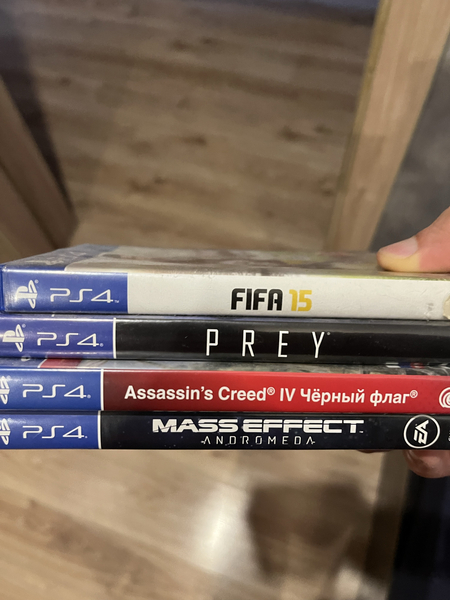 Playstation 4 , 500GB + 2 джойстика и диски