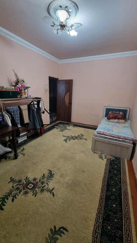 Sotiladi ibn  sino 2da 4/4/5 balkon 2ga6 remonti yahshi. Yol yuzasida