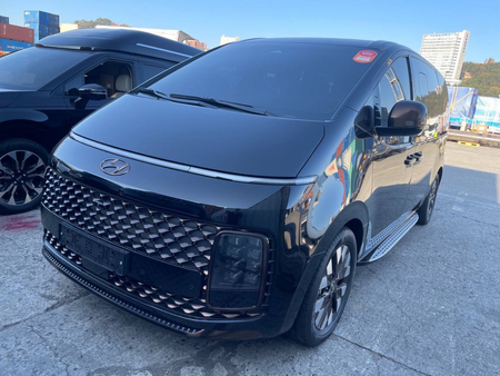 Hyundai staria qora