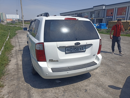 Kia Carnival stiladi