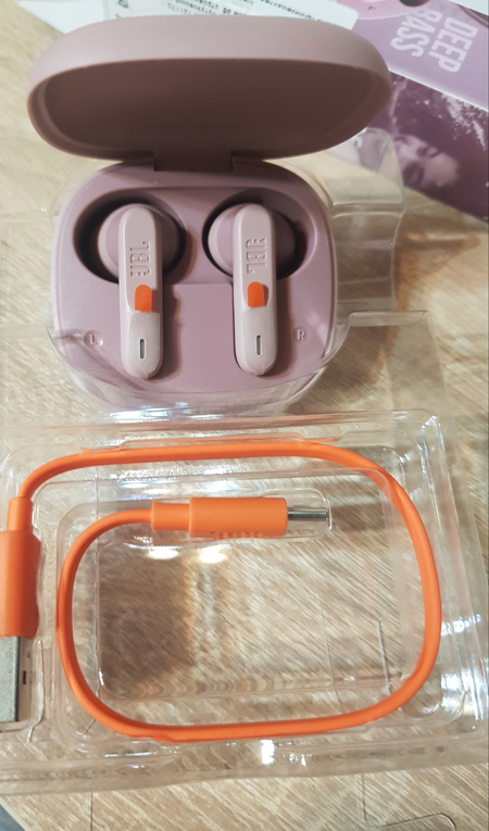 Продаются блютуз наушники JBL совершенно новые