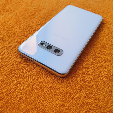 Samsung Gallaxy S10e sotiladi