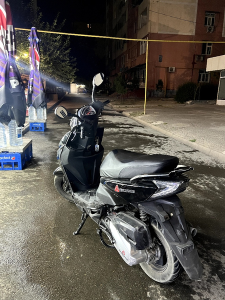 Skuter sotiladi 125 kub