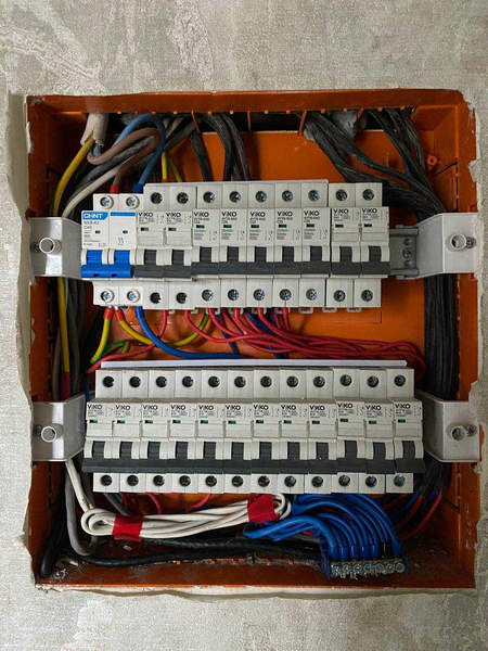 ELEKTROMOBIL USTANOVKA   Электромобиль зарядка   Установка