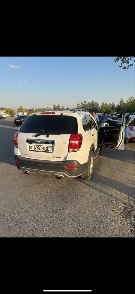 Продам chevrolet captiva 2/4 mexanika 2.4 obyom dvigatel 4x4
