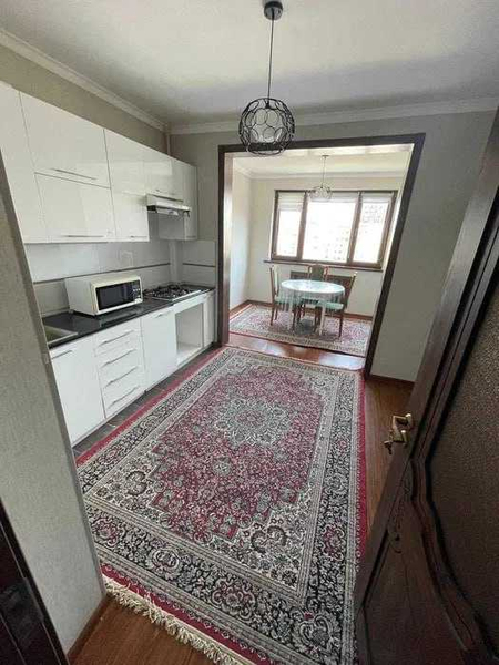 Караташда 3 хонали квартира сотилади,8-каватда,9 каватли,майдони 80м2