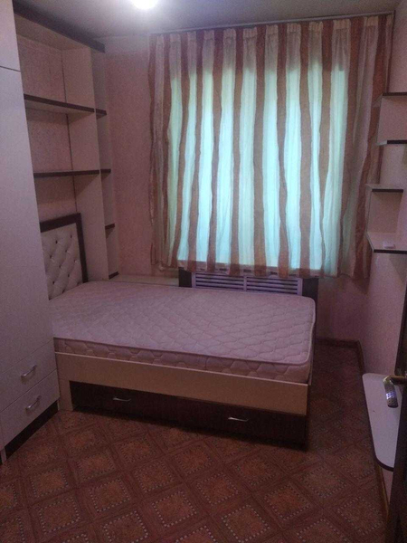Продам 2-х комнатную на Художников Мирзо-Улугбекский район