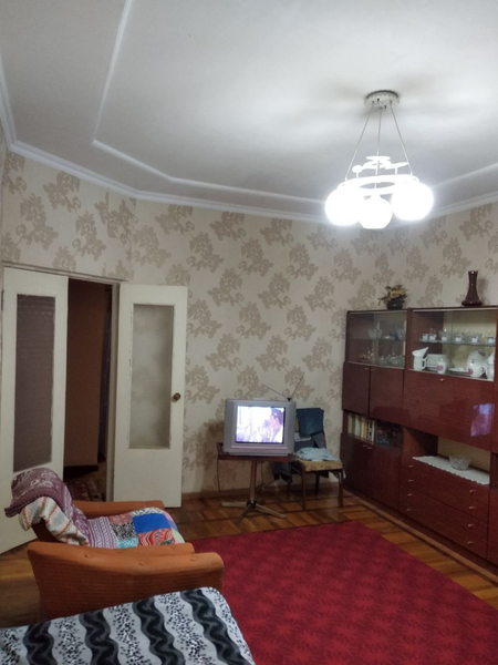 Продаётся Квартира на Юнусабаде 8кв 2/4/4