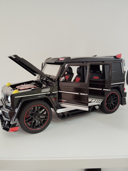 Mersedes benz g 63 brabus 1:18 masshtab