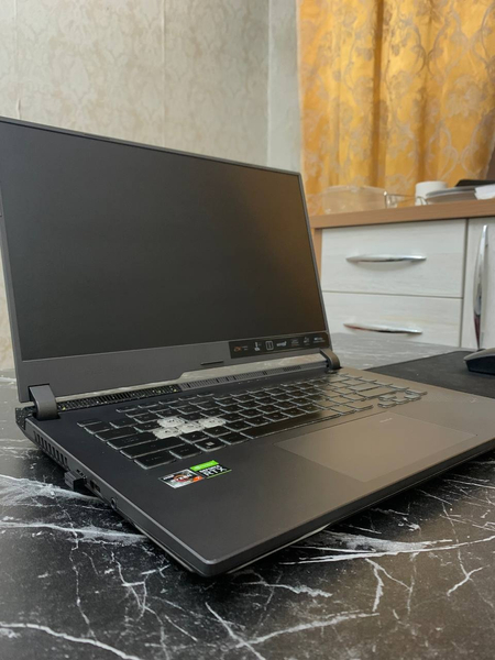Asus ROG Strix G513