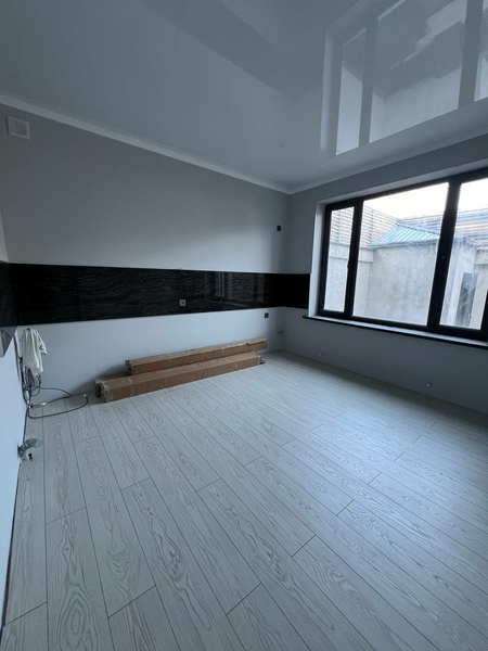 Продаётся-САБЗАВОТ/Юнисобод 19,300м2- 6 та хона + 2 та холл