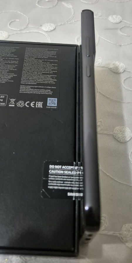 Срочно продам Samsung Galaxy S22 Plus 256GB Phantom Black, официальный