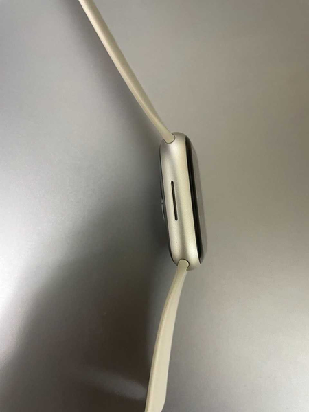 Продаются Apple Watch Series 7 (45 мм) в цвете Starlight