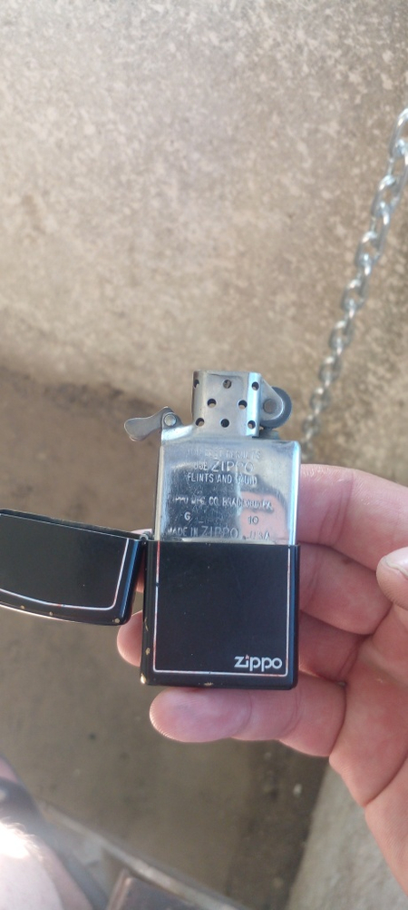 Зажигалка ZIPPO Б.У. В ОТЛИЧНОМ СОСТОЯНИИ. Звоните в удобное для вас в