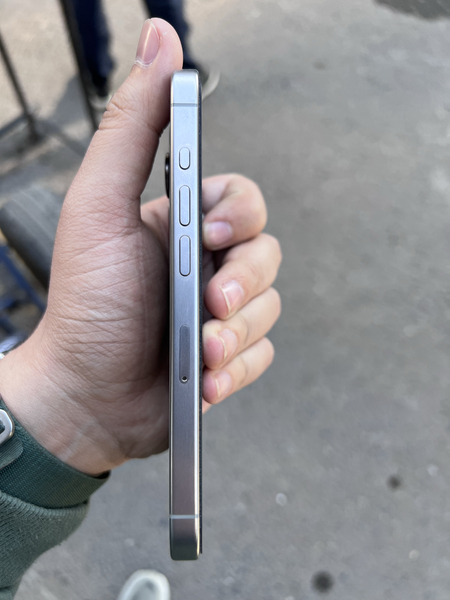 Iphone 15 pro sotiladi