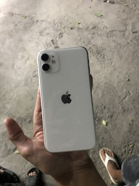 Iphone 11 srochna sotiladi