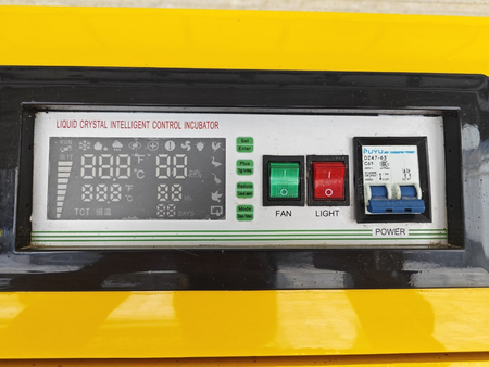 Inkubator M-1056