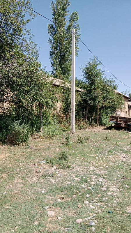 Uchastka sotiladi judayam bahavo va tinch joyda