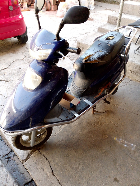 Skutr sotiladi srochni narhi hamyonbob