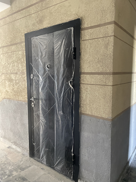 1 xonalik 2-qavatdan (5 Qavatlik dom) Regal hotel oldidan uy sotiladi