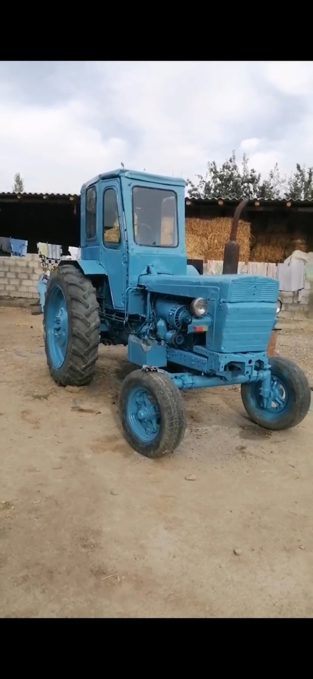 T-28 Traktor sotiladi
