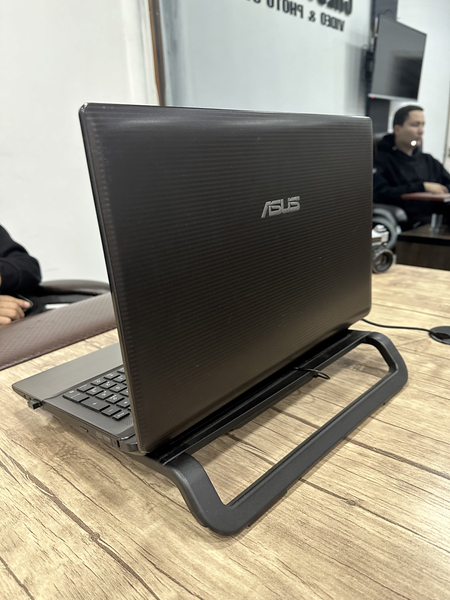 Asus sotiladi srochno Corei5