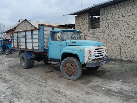 Zil sirochni Sotiladi holati yaxshi
