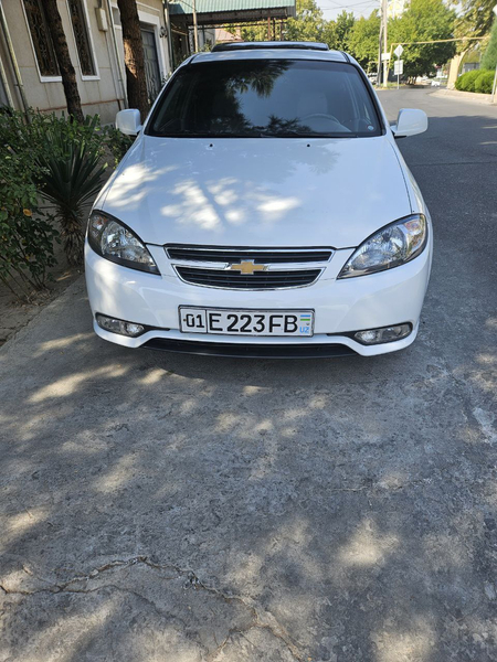 Chevrolet jentra avtomat full srochna sotiladi