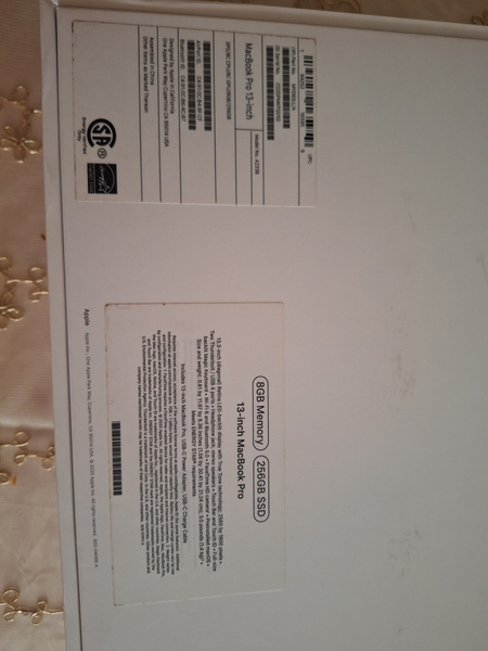 MacBook Pro Sotiladi