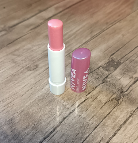 Помада бальзам Nivea