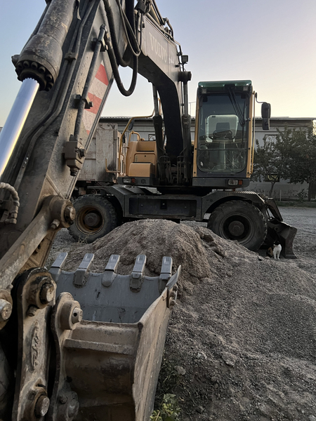 продается экскаватор Volvo EW 145w