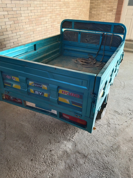 Yuk tashuvchi mototsikl sotiladi.1.200kg