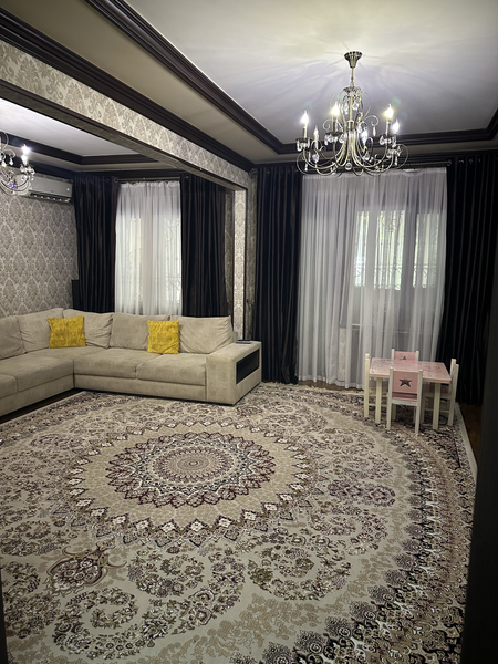 Продам свои квартиры,4 и 3 комн. на Ахмад Югнакий.