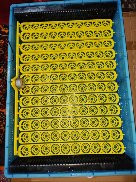 Продается Инкубатор 120 яйиц