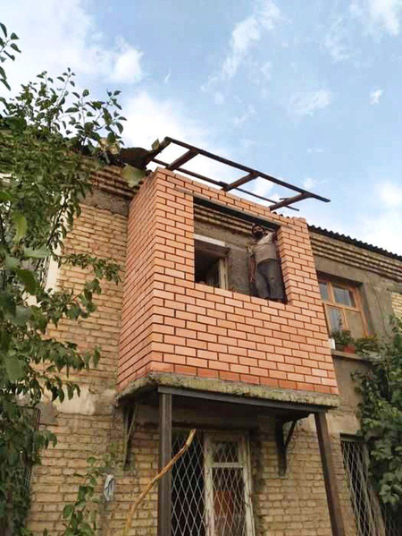 Balkonga gʻisht teramiz, kazirok, reshotka qoʻyamiz !