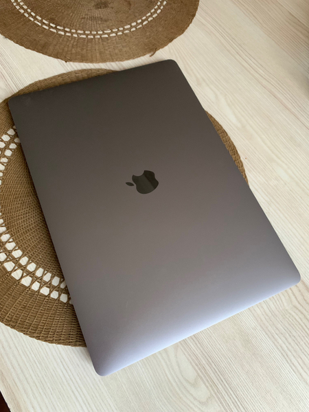 MacBook Pro 16-inch 2019 intel core i7 512gb продам!