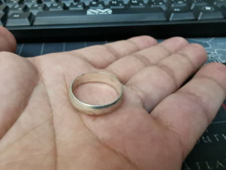 Серебряный кольцо обручальное продаётся срочно