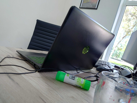 HP Pavilion. Core i7. Nvidia GTX 1050 4GB. SSD 128 gb. HDD 1 TB.