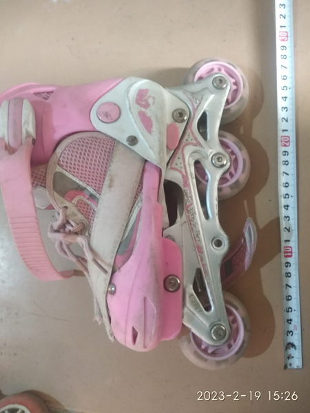 Продам роликовые коньки детские.