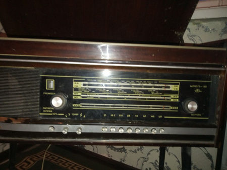 Radio sotiladi.faqat tezroq sotiliahi kere.Obmen bor
