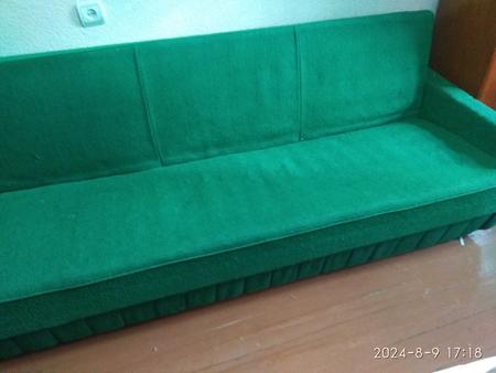 Продаю кровать, диван, шкафы, тумбу, кресла, стол