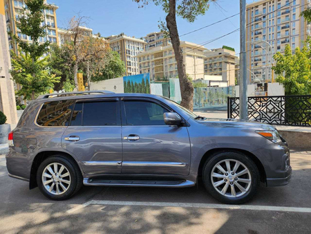 Мощный LEXUS LX570 c прозрачной историей