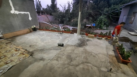 Hovli uy sotiladi