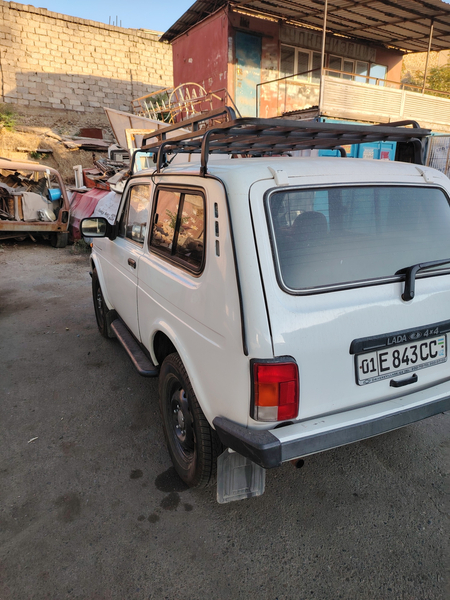 Niva 2121 srochniy sotiladi