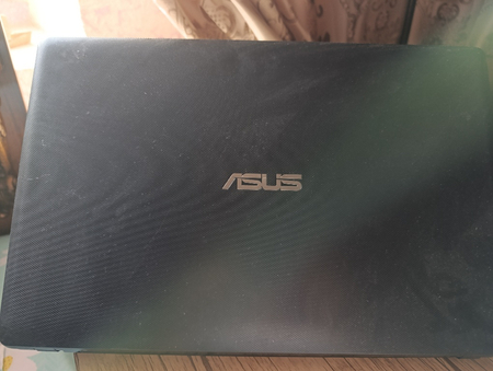 ASUS  NOTEBOOK srochna sotiladi
