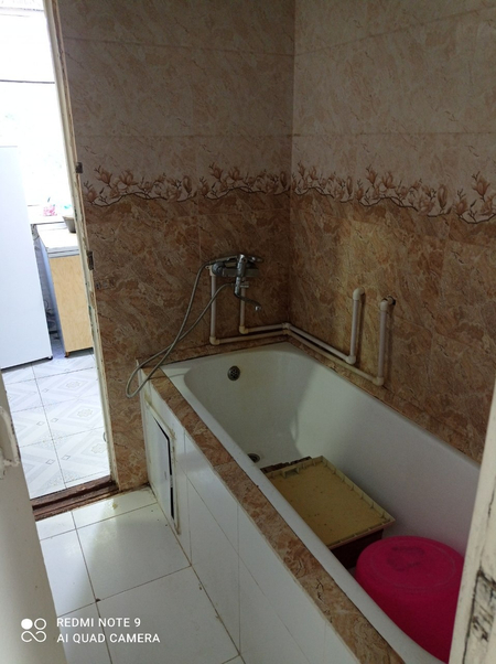 Chilonzor 18 kv 2*3 xonali hamma sharoitlar bor lubboyiga 400$ srochni